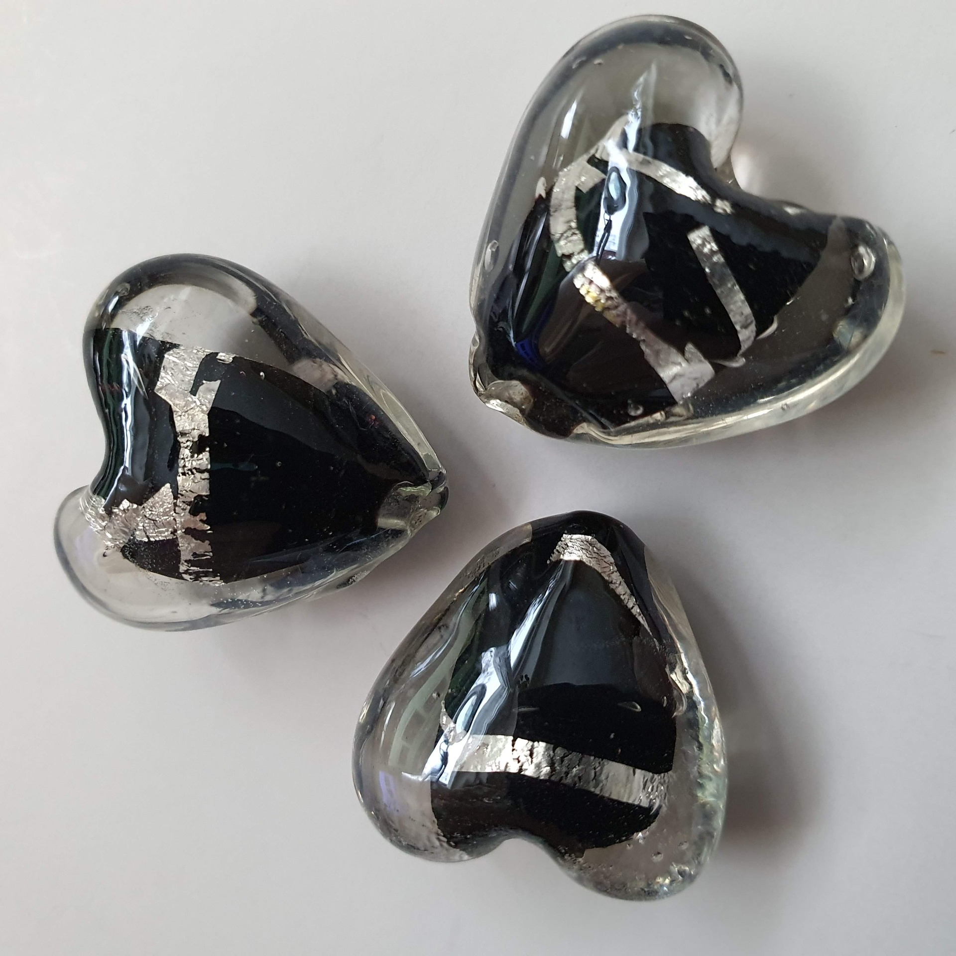 hjerte svart med sølvglitter 20 mm